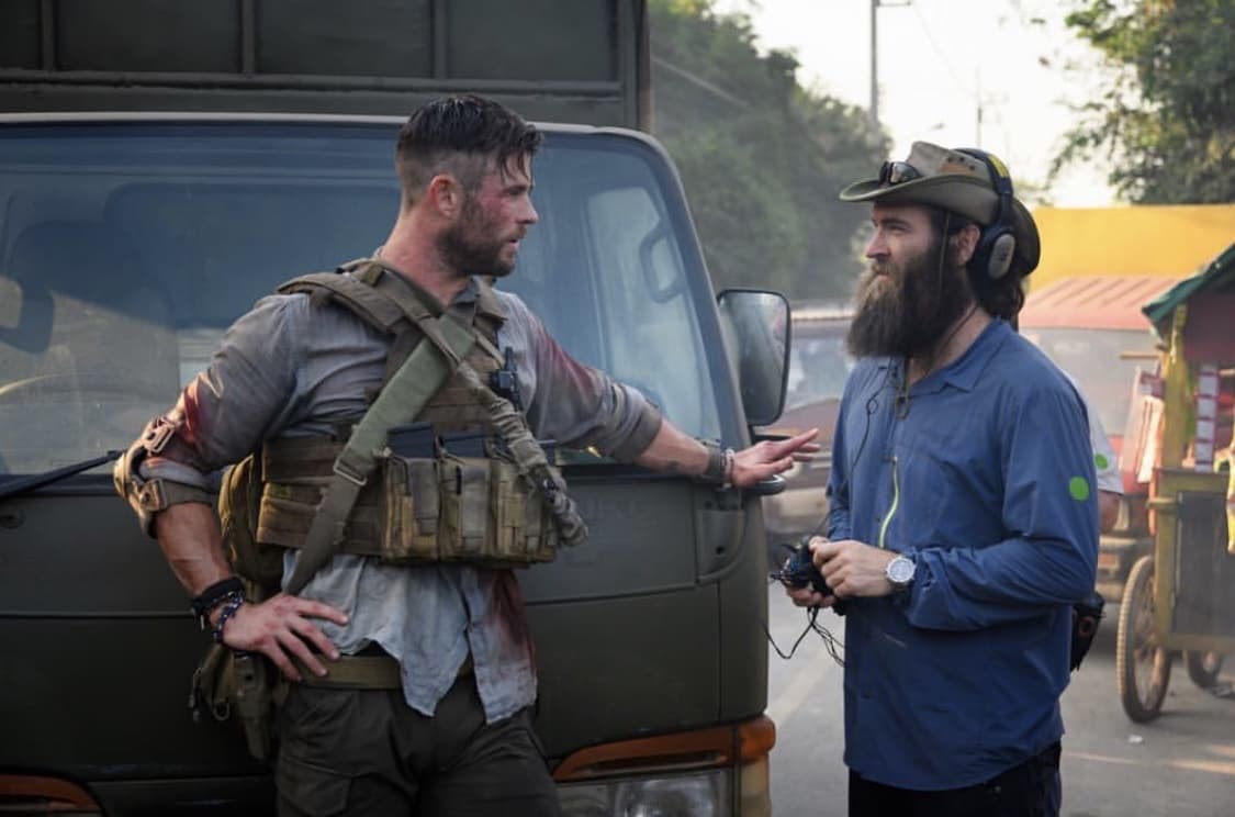 Review: EXTRACTION Starring Chris Hemsworth Delivers the Adrenalized ...